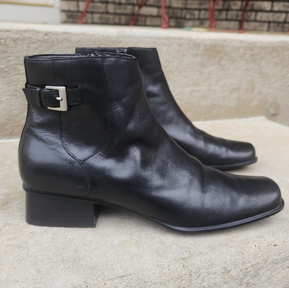 villager | Shoes | Villager Liz Claiborne Black Leather Ankle Boots ...
